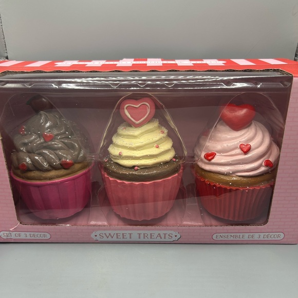 Sweet treats | Holiday | Sweet Treats Valentines Day Cupcake Decor Set ...
